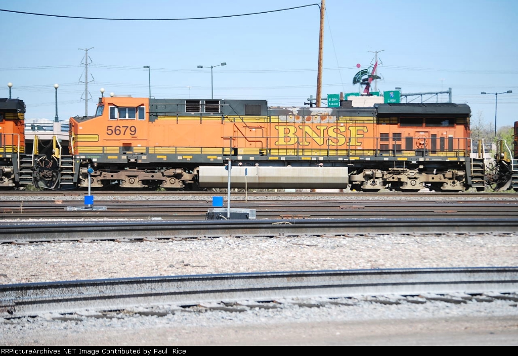 BNSF 5679